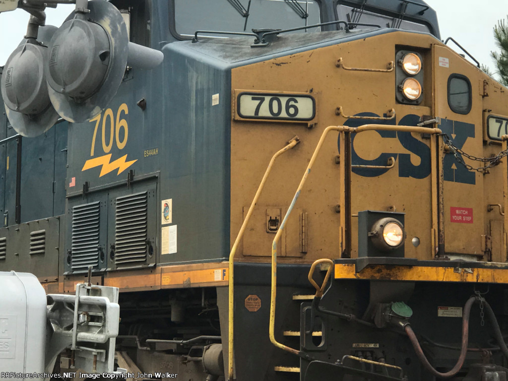 CSX 706 leads southbound across Hope Lodge Street